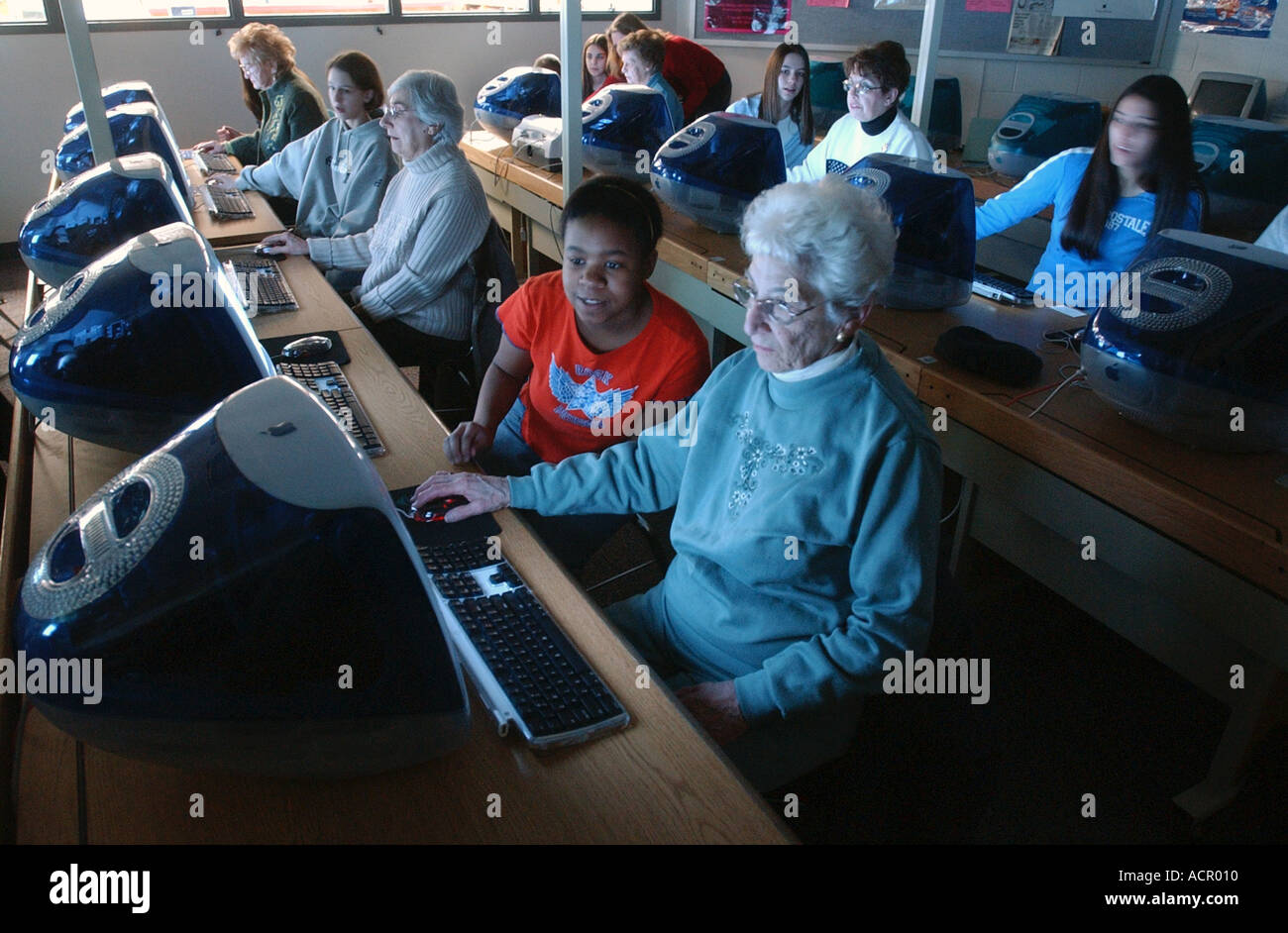 computer class for seniors senior citizens Stock Photo - Alamy
