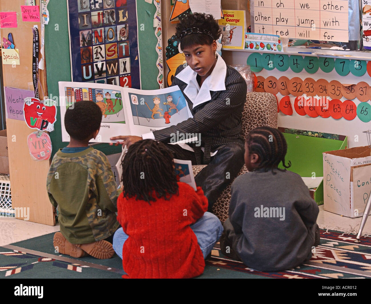 Elementary school reading program hi-res stock photography and images ...