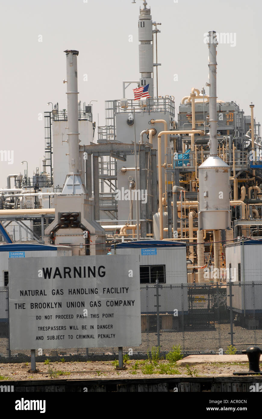 Keyspan formerly Brooklyn Union natural gas plant along Newtown Creek ...