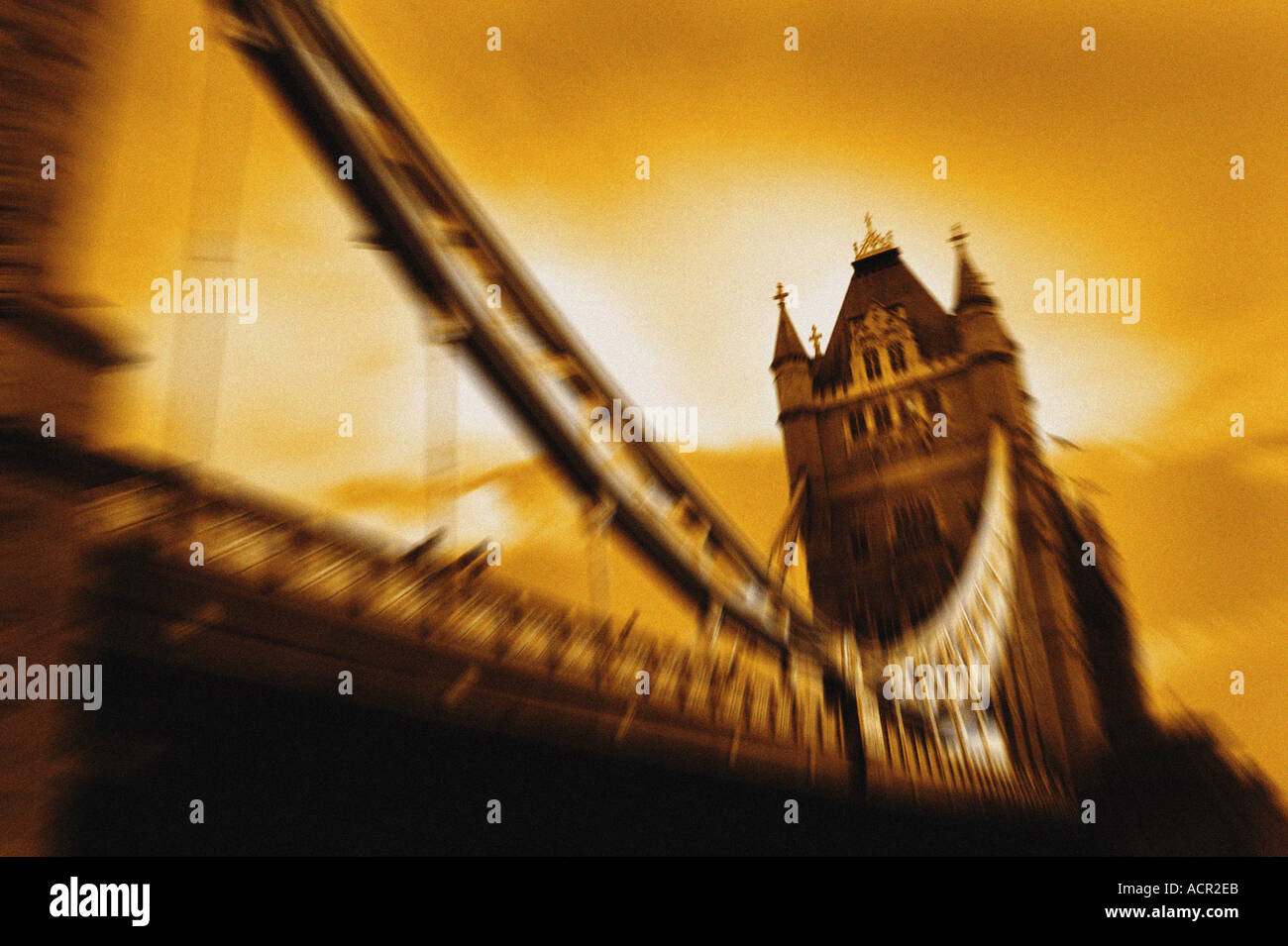 Nostalgic bridge london hi-res stock photography and images - Alamy