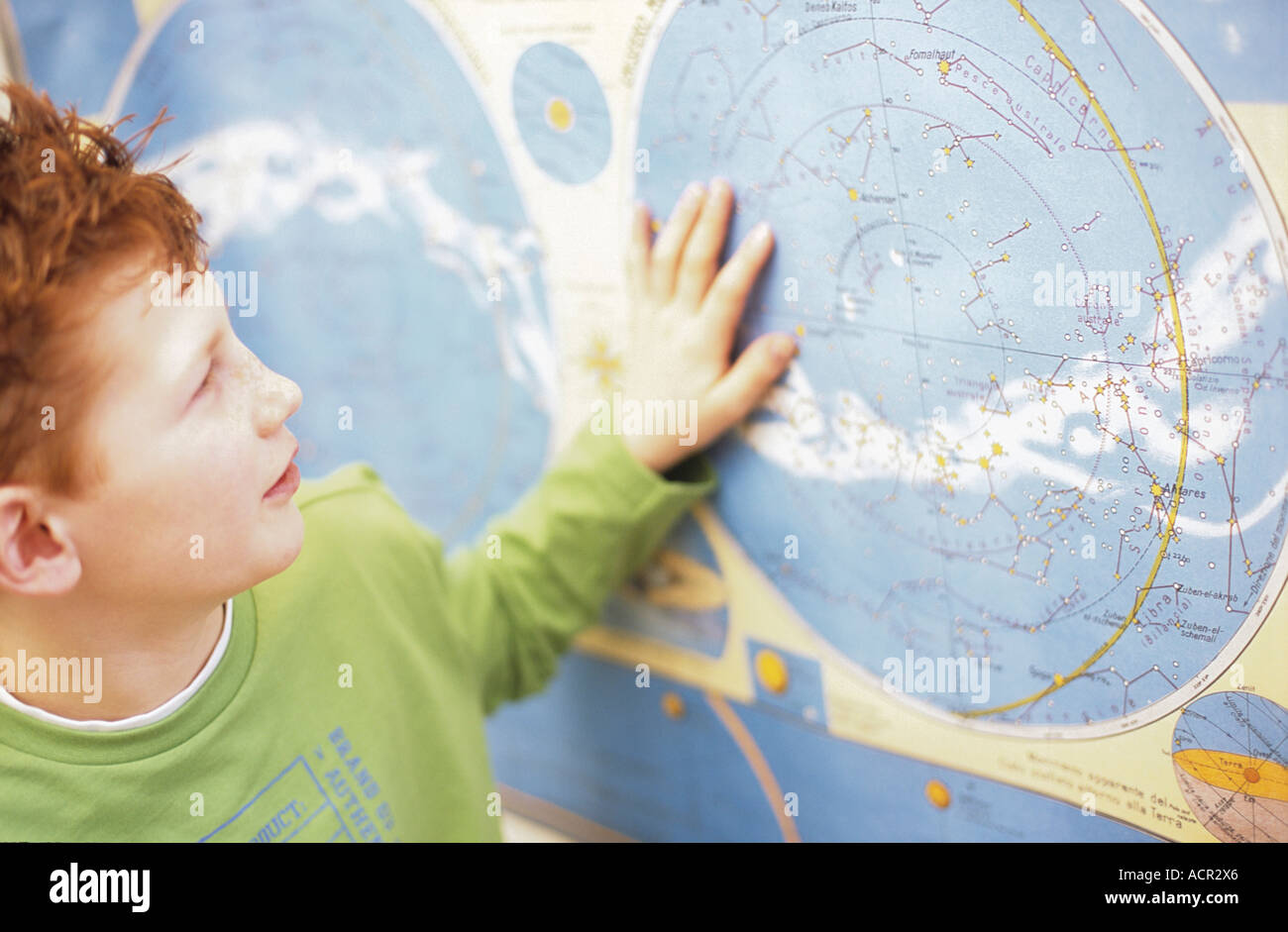 Child head looking at map hi-res stock photography and images - Alamy