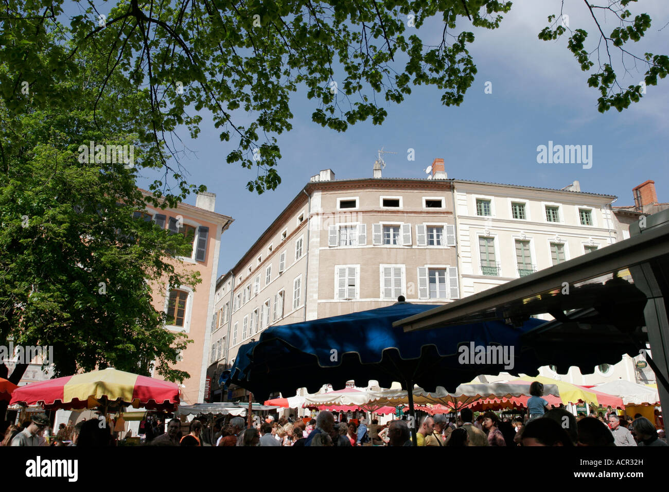 Cahors market in the Lot, France Stock Photo - Alamy