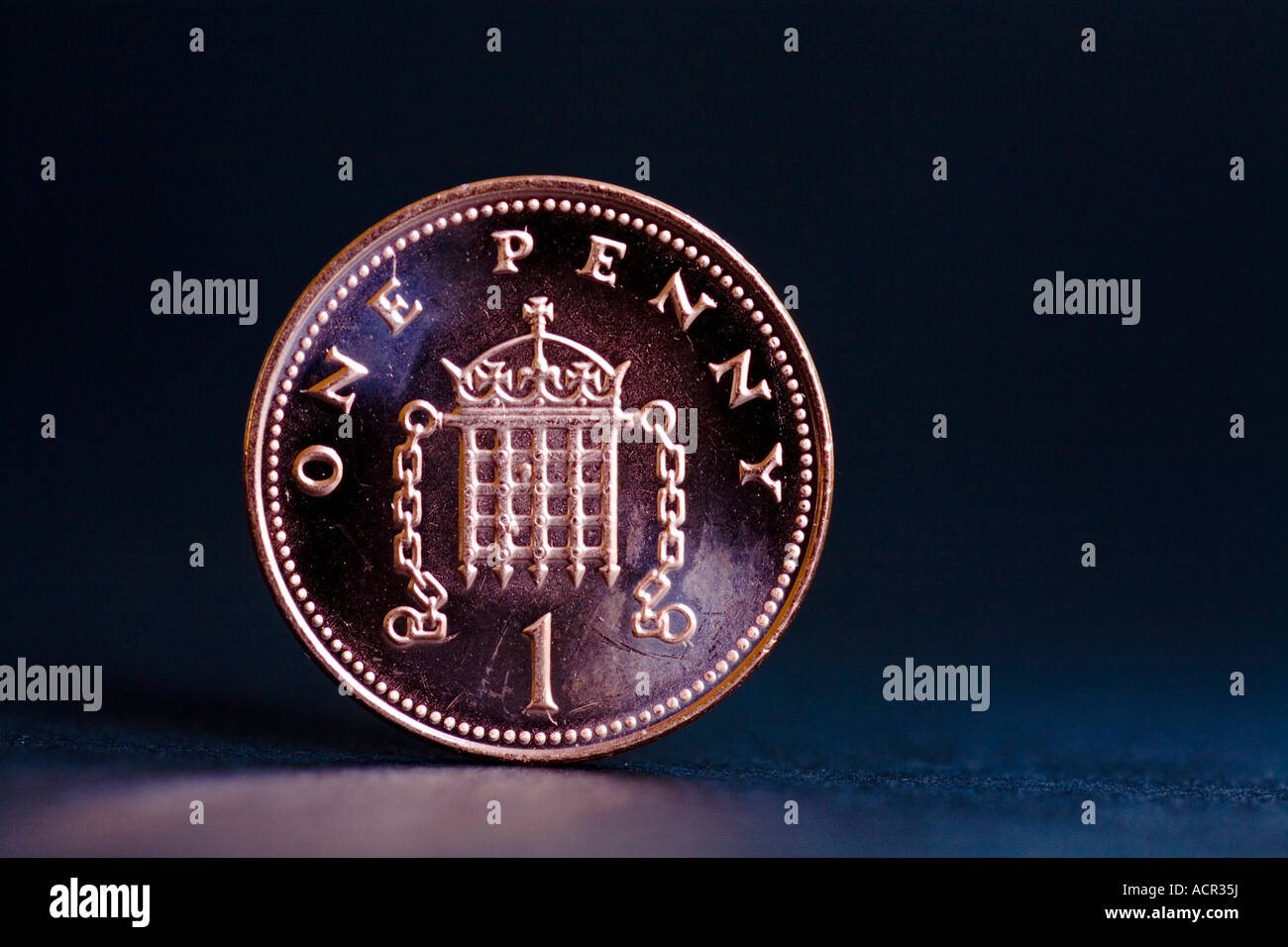 Copper coinage hi-res stock photography and images - Alamy
