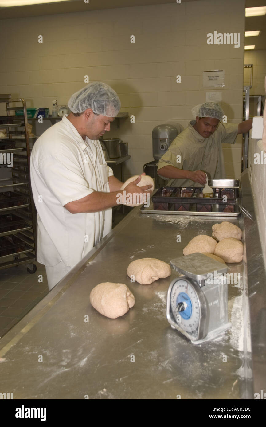 Inmates working in the kitchen Tecumseh State Correctional Facility ...