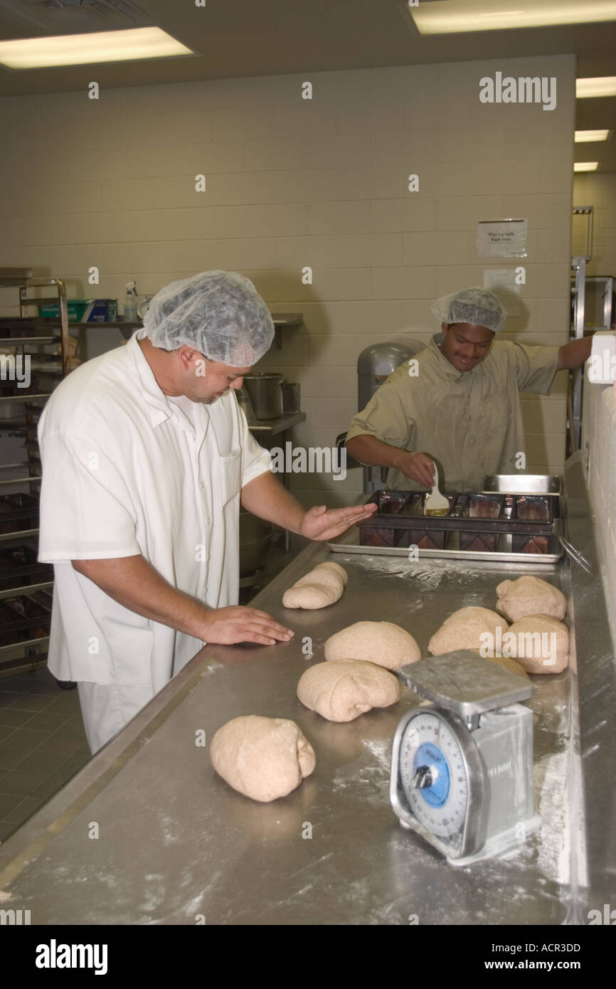 Inmates working in the kitchen Tecumseh State Correctional Facility ...