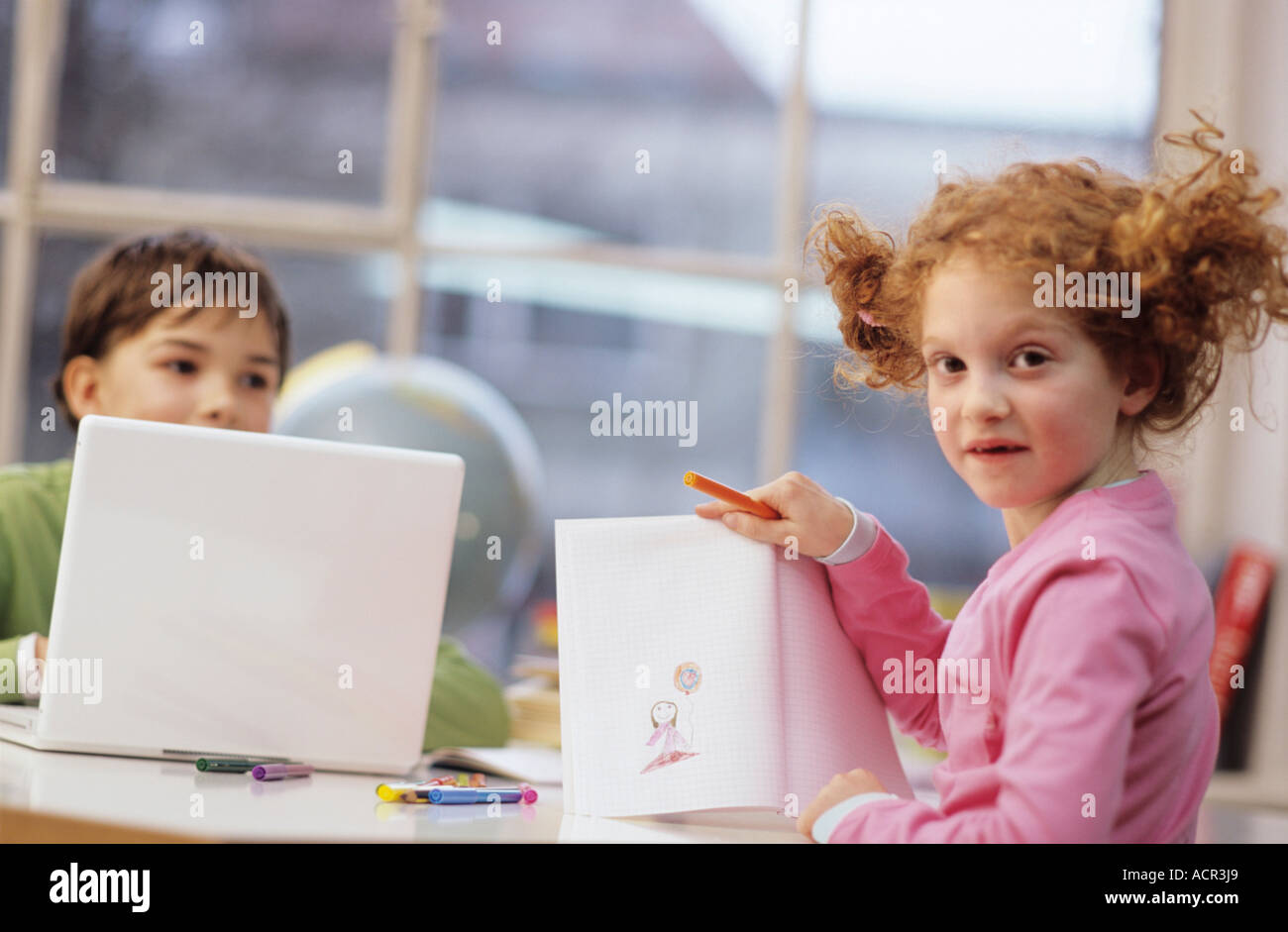 Boy drawing 9 hi-res stock photography and images - Alamy