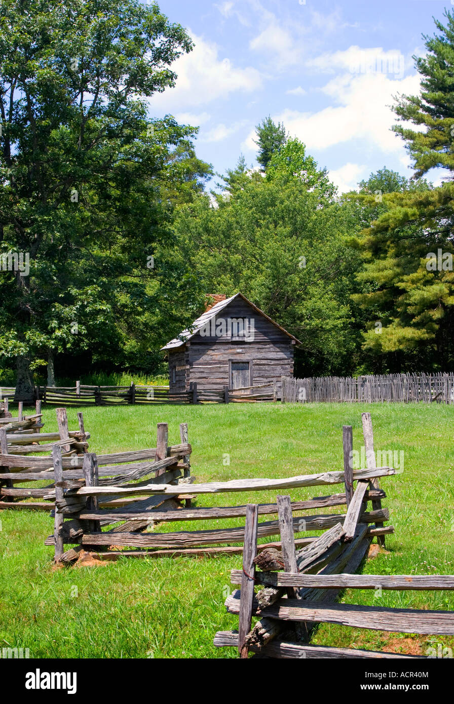 Primitive cabin and fence Stock Photo - Alamy
