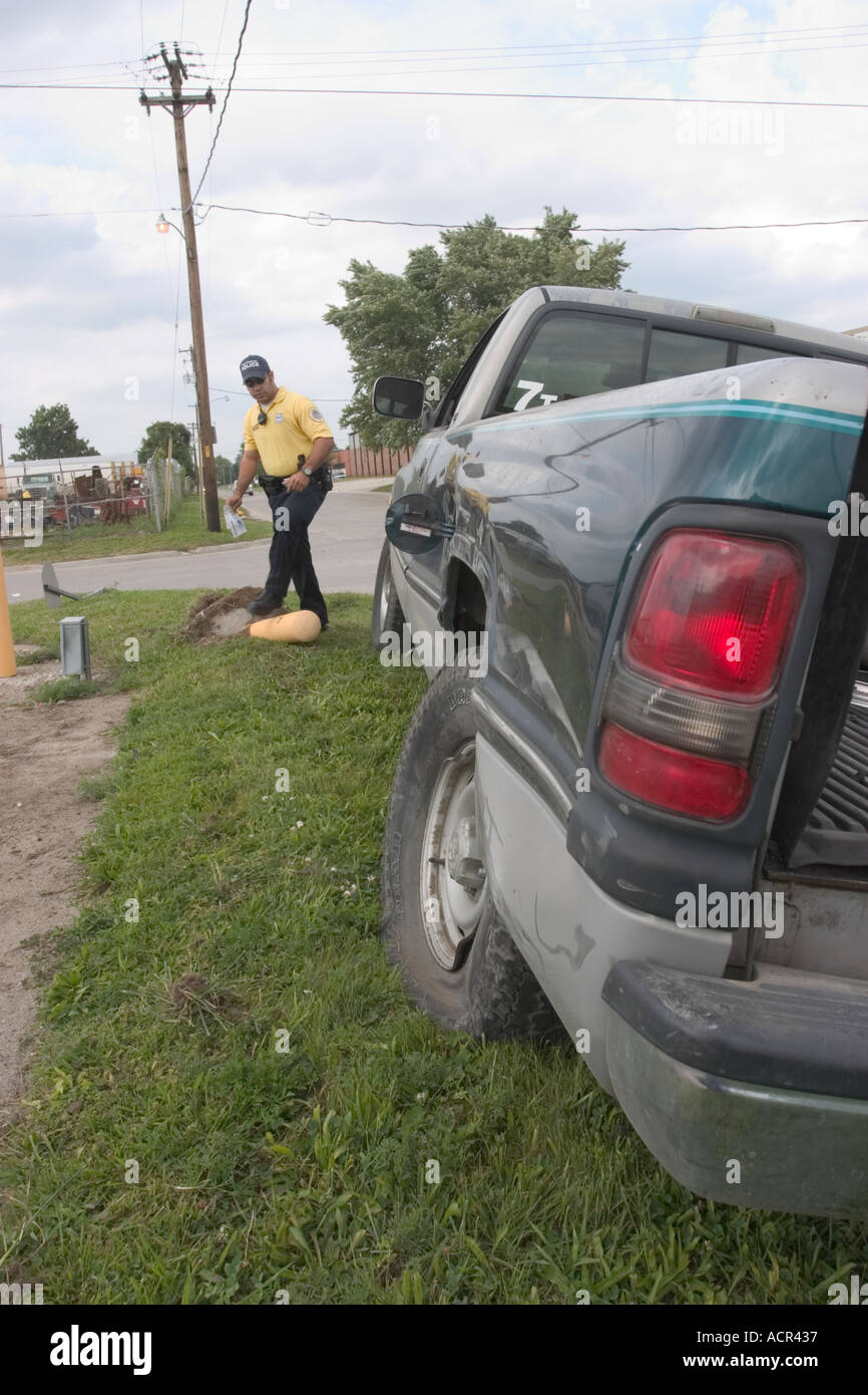 Inspecting vehicles hi-res stock photography and images - Alamy
