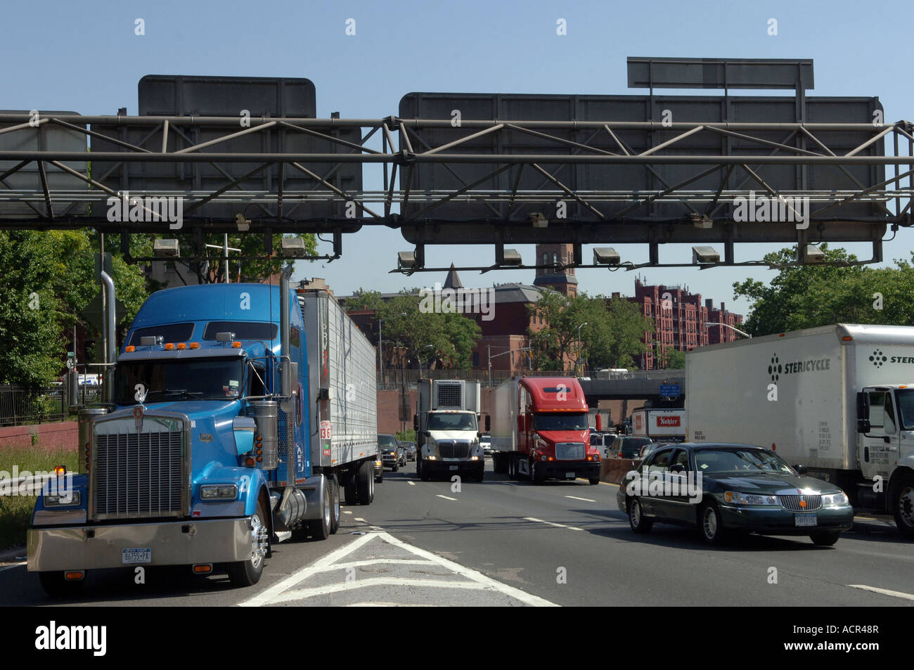 Traffic on bqe expressway brooklyn hi-res stock photography and images ...