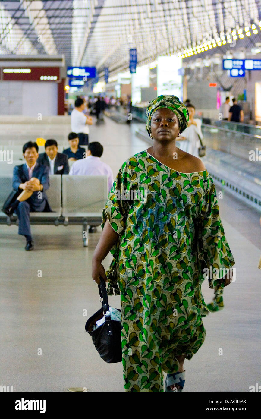 Traditional nigerian clothing women hi-res stock photography and images ...