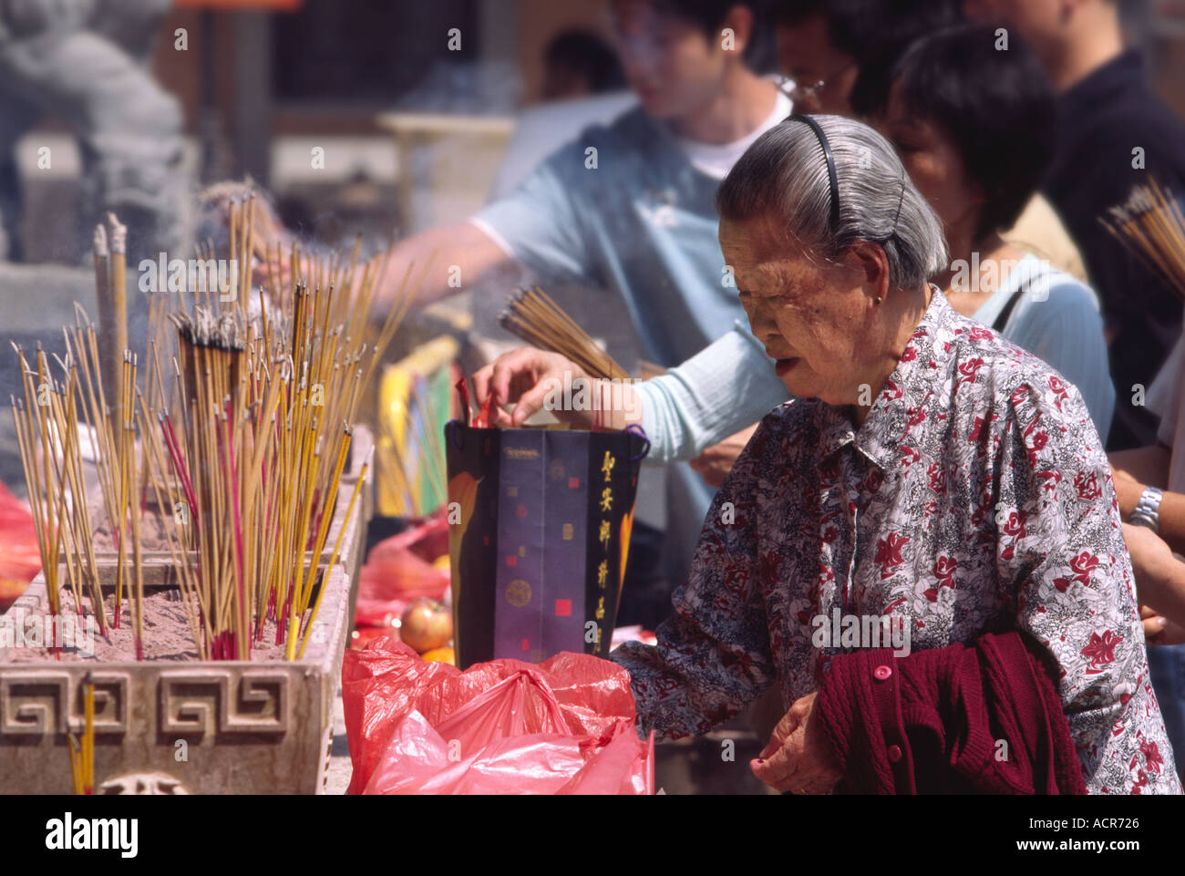 Old lady making offering Wong Tai Sin Temple Kowloon Stock Photo - Alamy