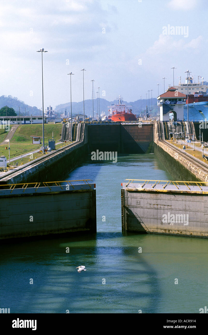 Lock gates closing at Panama Canal Stock Photo - Alamy