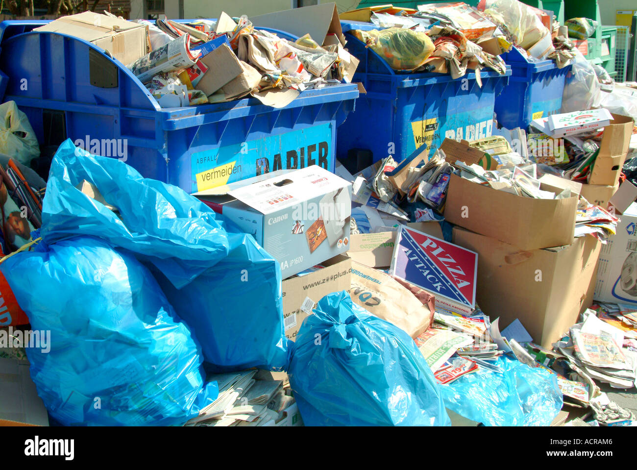 Altpapiercontainer hi-res stock photography and images - Alamy