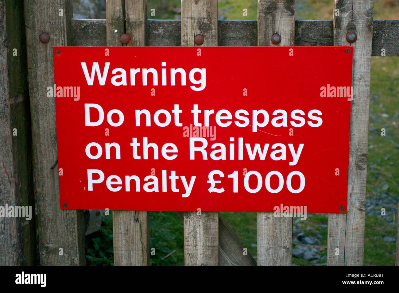 Do not trespass on the Railway sign UK Stock Photo - Alamy