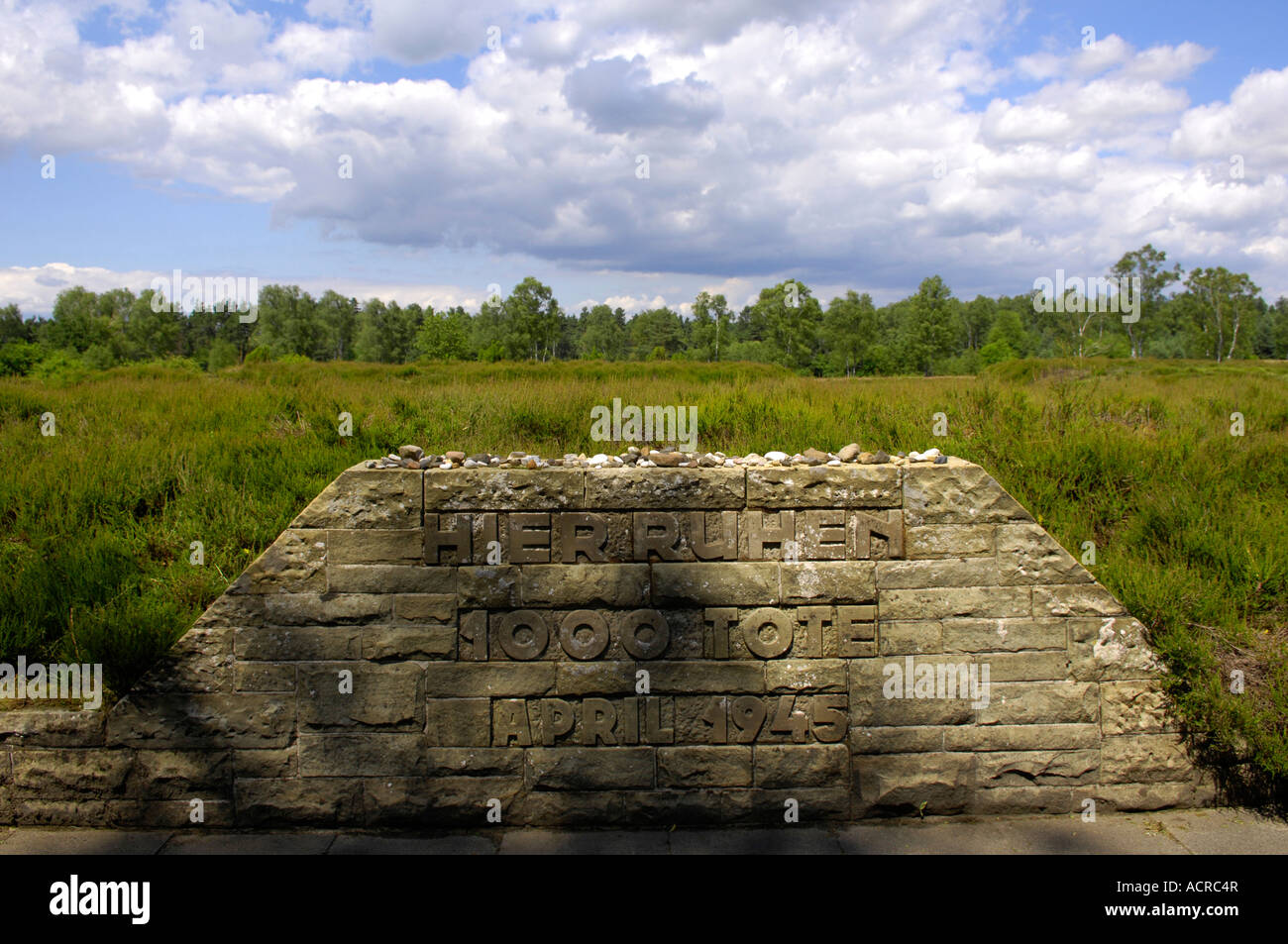 hier ruhen 800 toten here lies dead horizontal bergen belsen lower ...