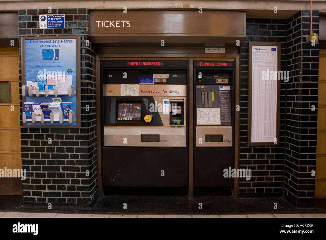 Oyster ticket machine hi-res stock photography and images - Alamy