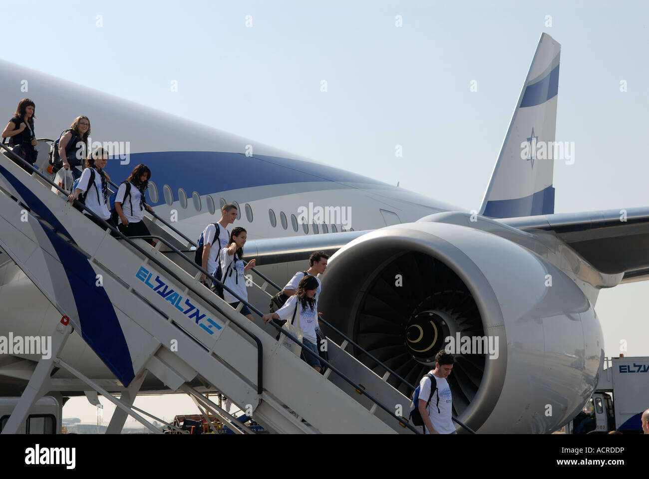 Passengers exiting plane hi-res stock photography and images - Alamy