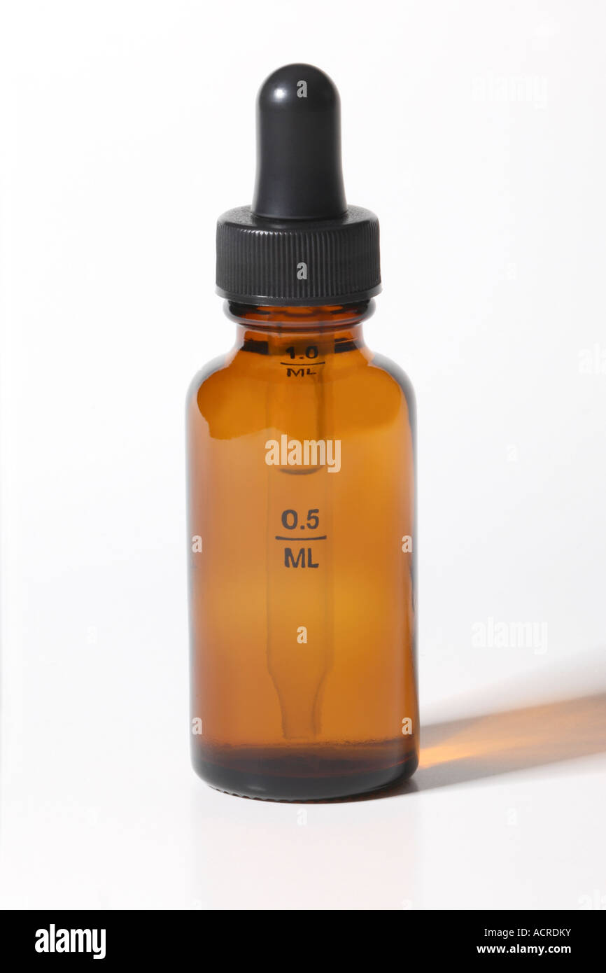 Medicine dropper eyedropper pipette hi-res stock photography and images ...