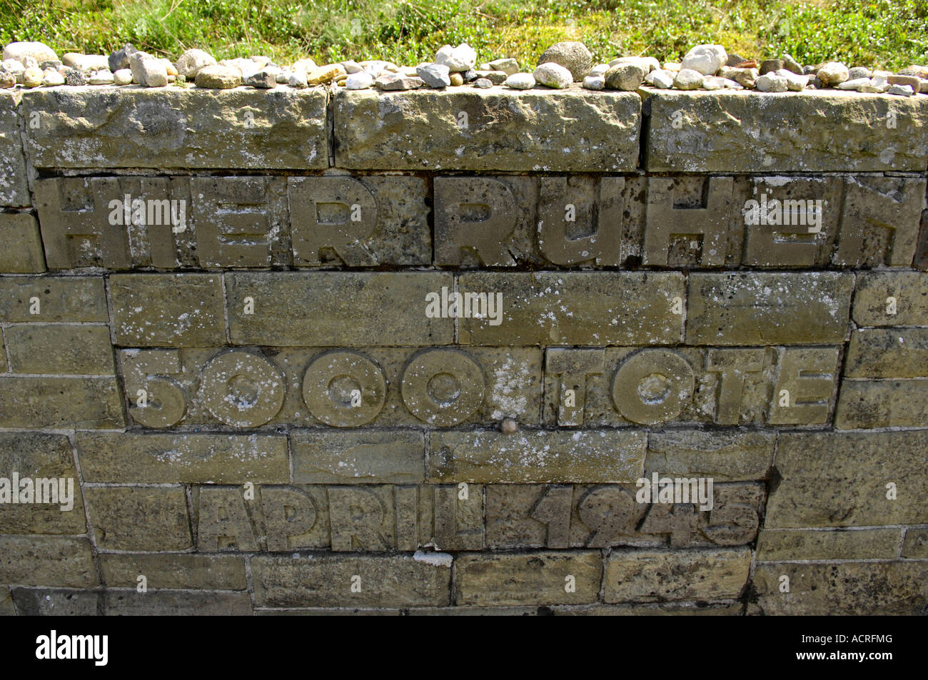 hier ruhen 5000 toten here lies 500 dead mass grave burial bergen ...