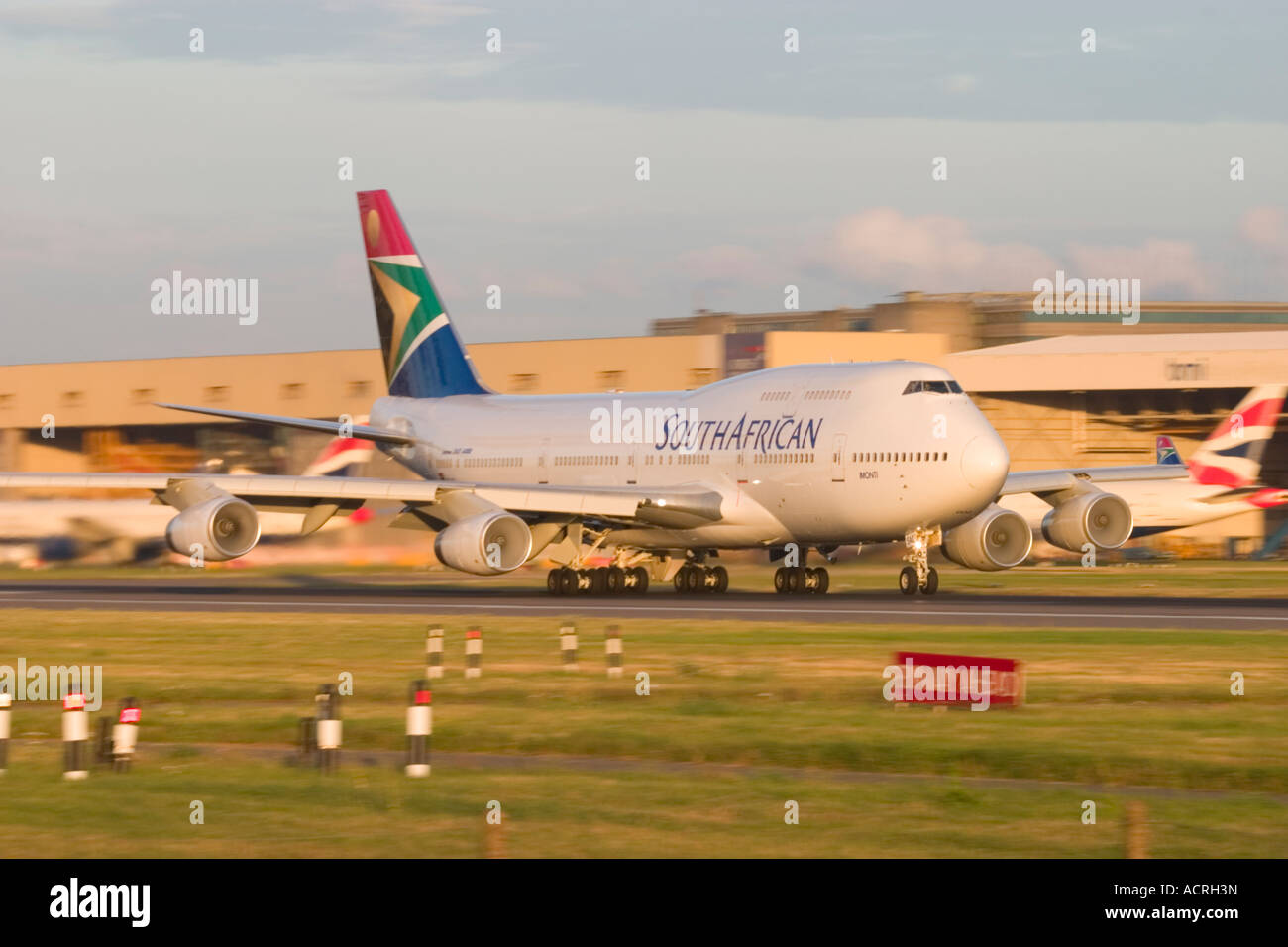 South African Airways Boeing 747-444 at London Heathrow Airport England ...