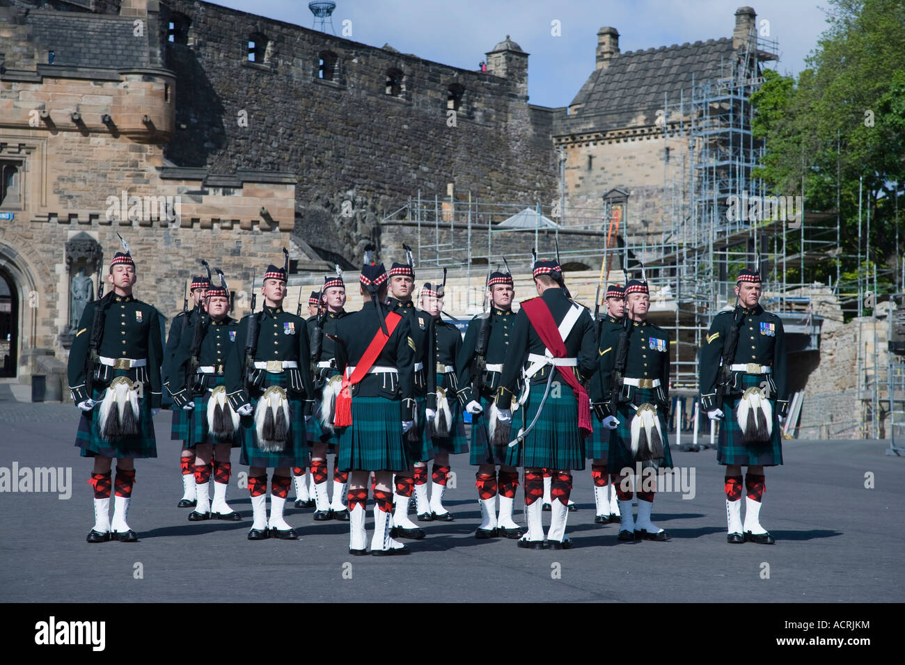 Edinburgh castle castle guard edinburgh hi-res stock photography and ...