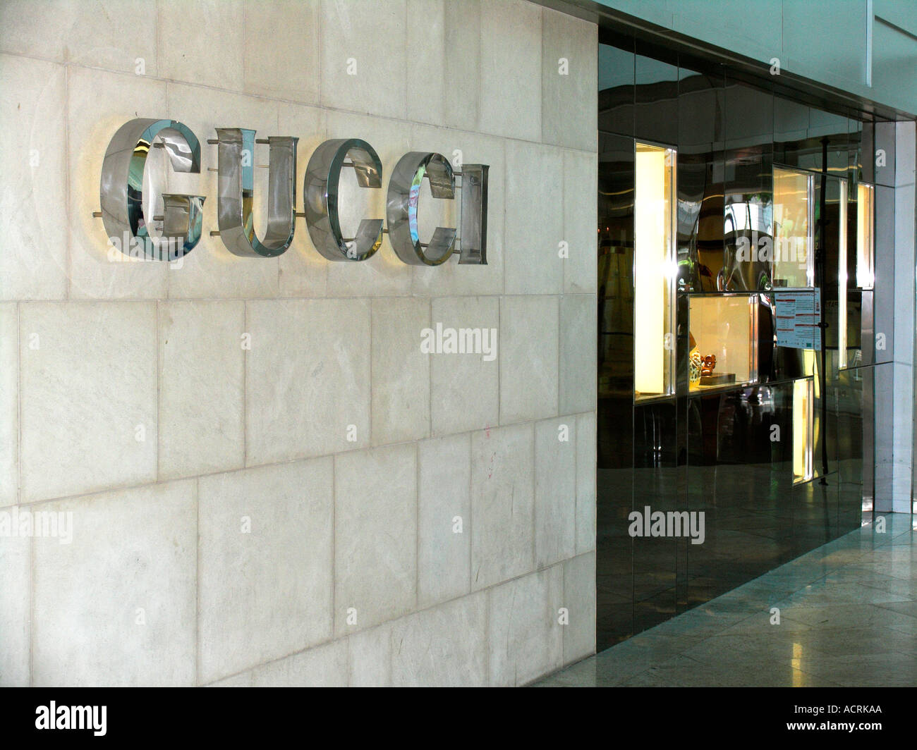 Designer shop front Gucci Orchard Road Singapore Stock Photo - Alamy