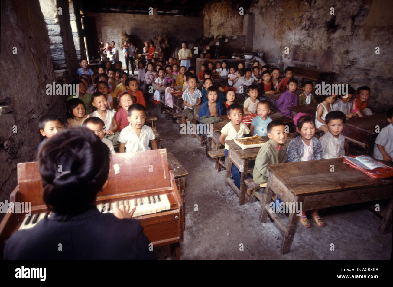 Children in poor classroom hi-res stock photography and images - Alamy