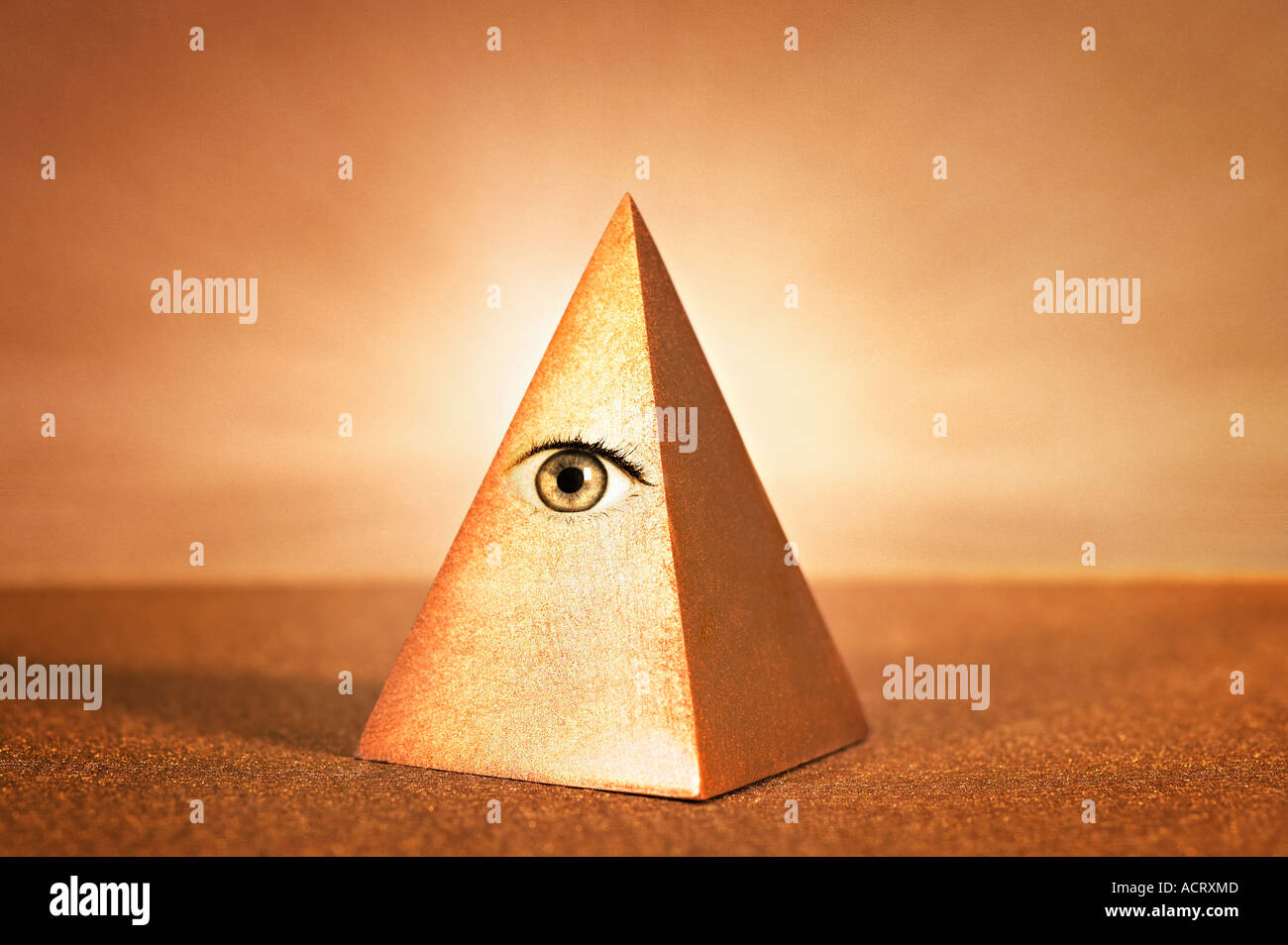 Masonic symbol of eye and pyramid hi-res stock photography and images ...