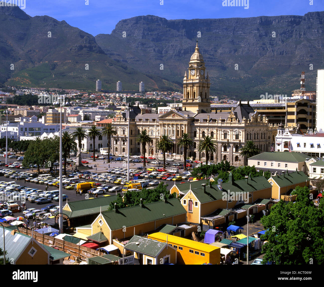 The Grand Parade and City Hall of Cape Town against the backdrop of ...