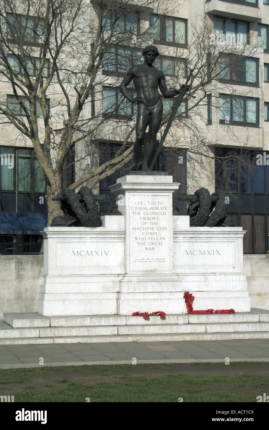 Machine gun corps statue hi-res stock photography and images - Alamy