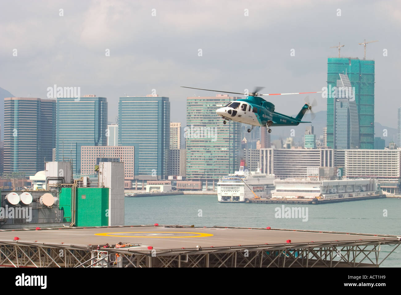 HeliJet Express helicopter lands at heliport at shun tak centre hong ...