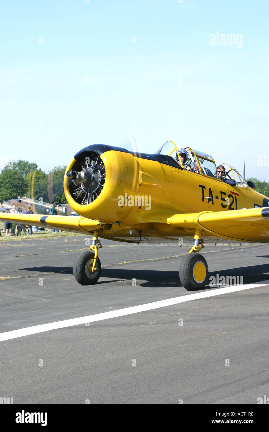 T6 texan plane hi-res stock photography and images - Alamy