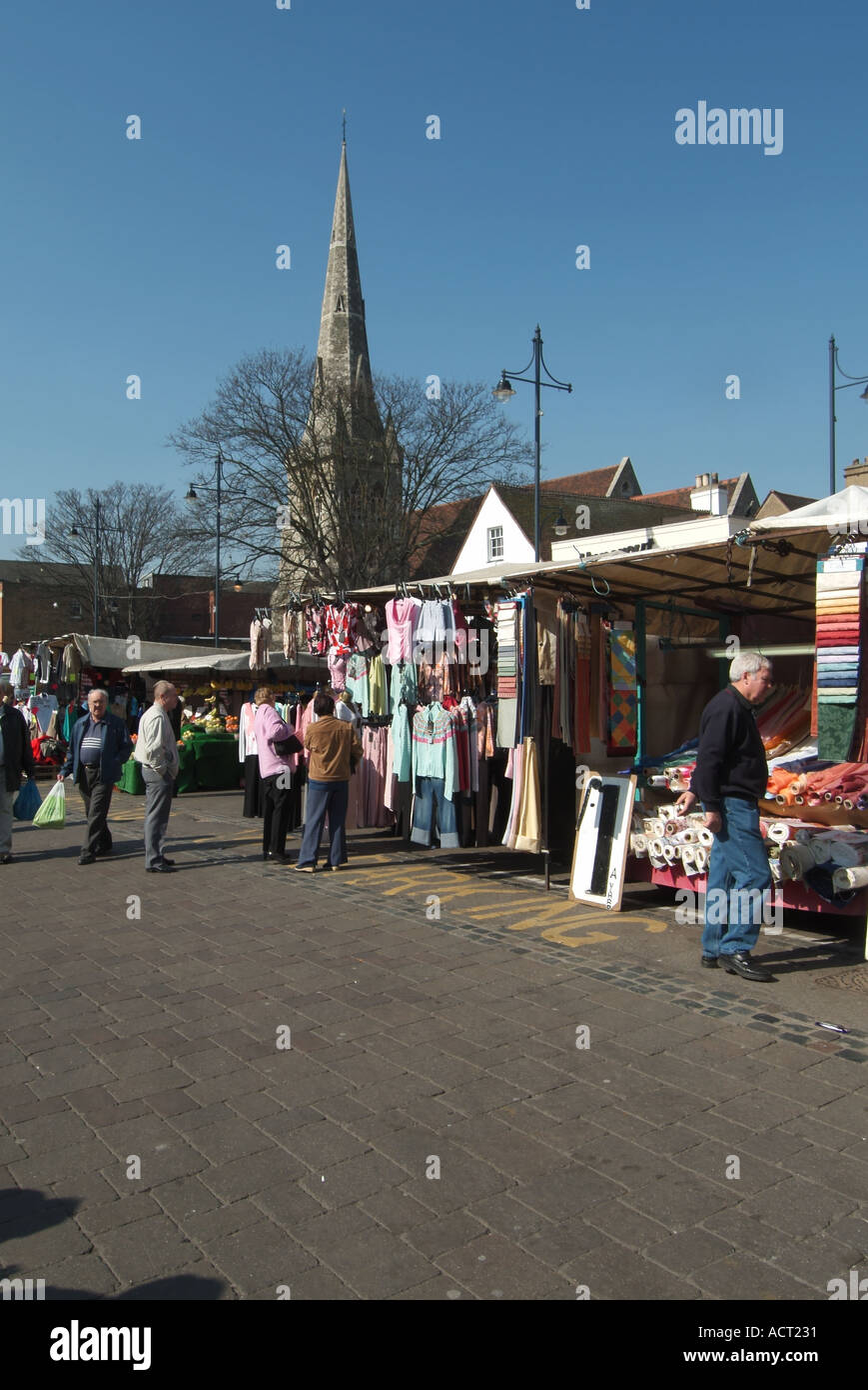 London winter street scene of people & market stalls in front of St ...