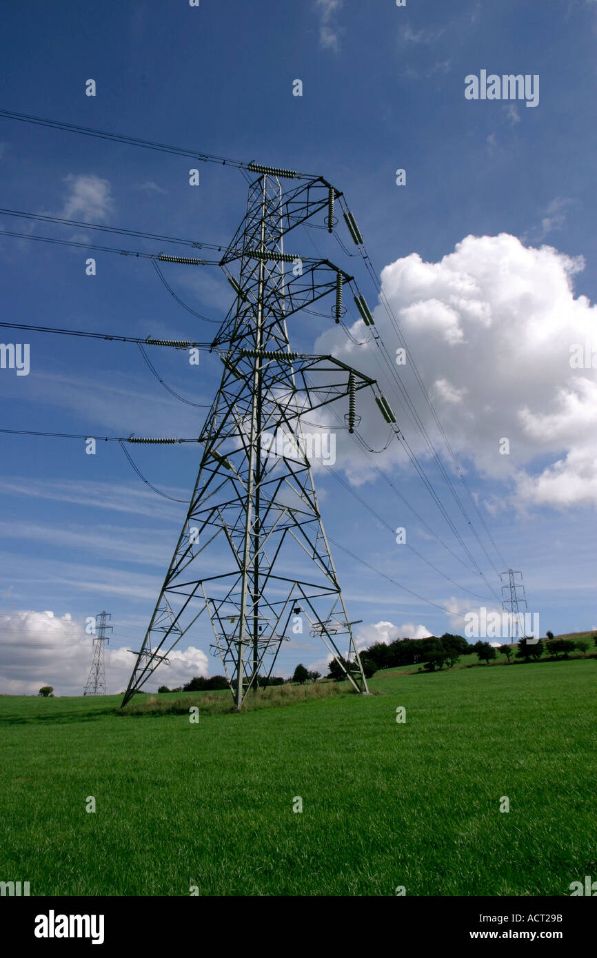 Electricty pylons uk hi-res stock photography and images - Alamy
