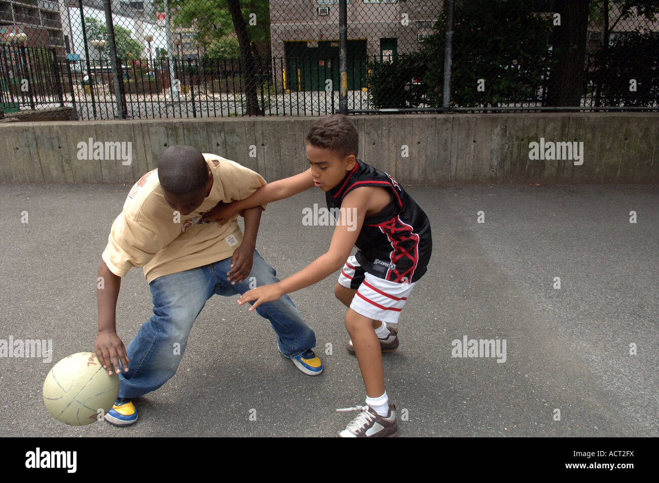 America kids in project housing hi-res stock photography and images - Alamy