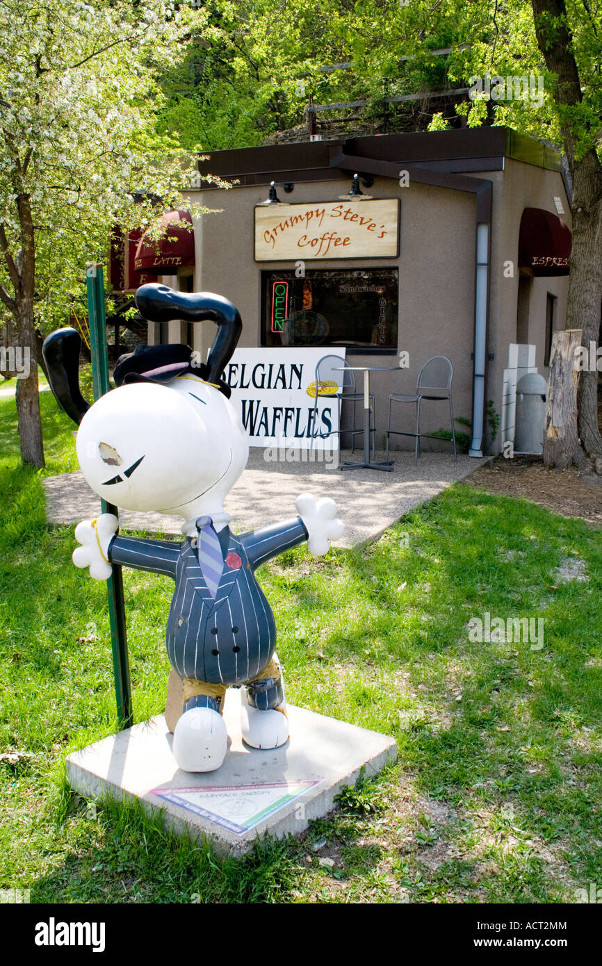 Snoopy cartoon hi-res stock photography and images - Alamy