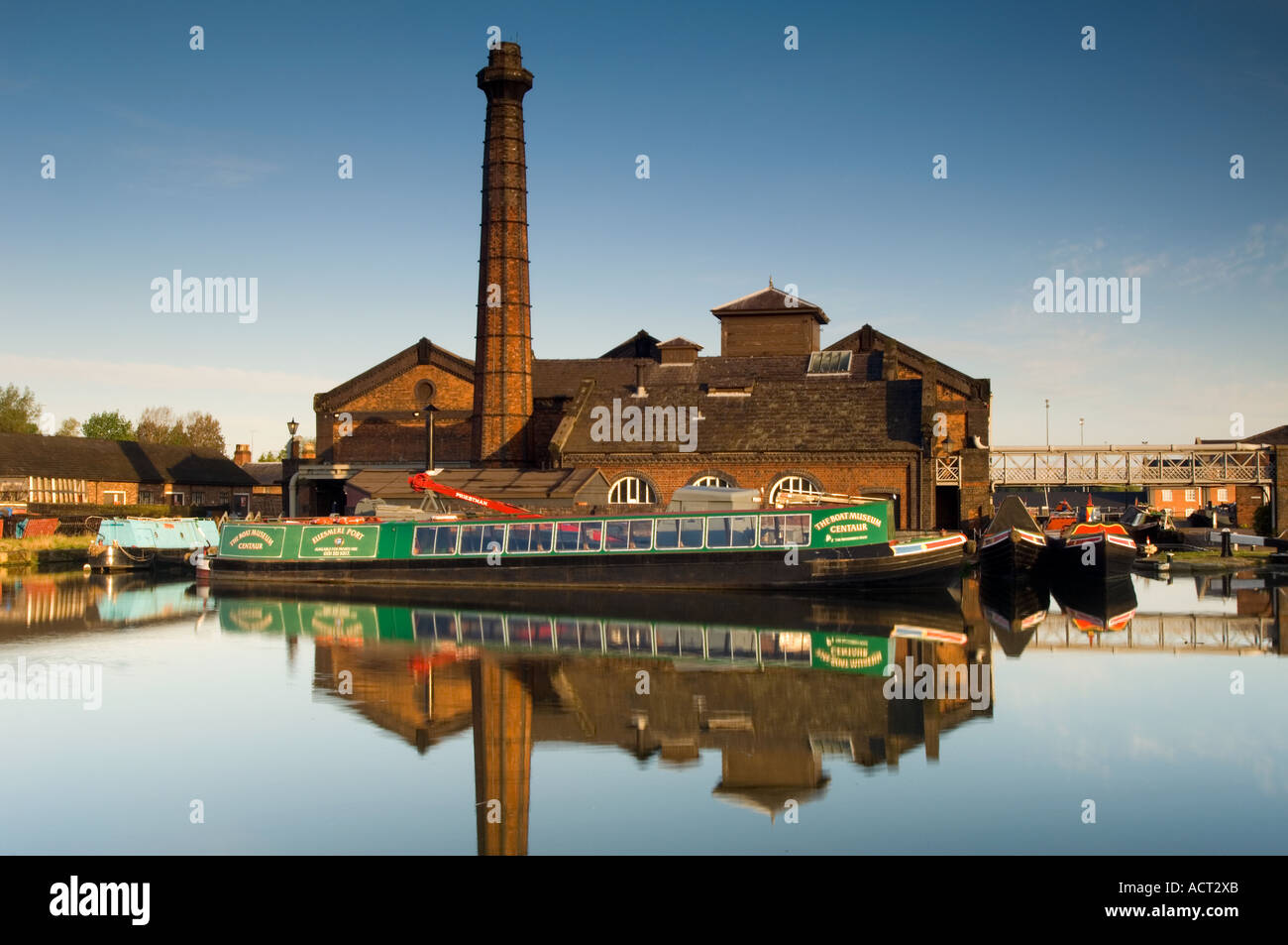 The port of ellesmere hi-res stock photography and images - Alamy
