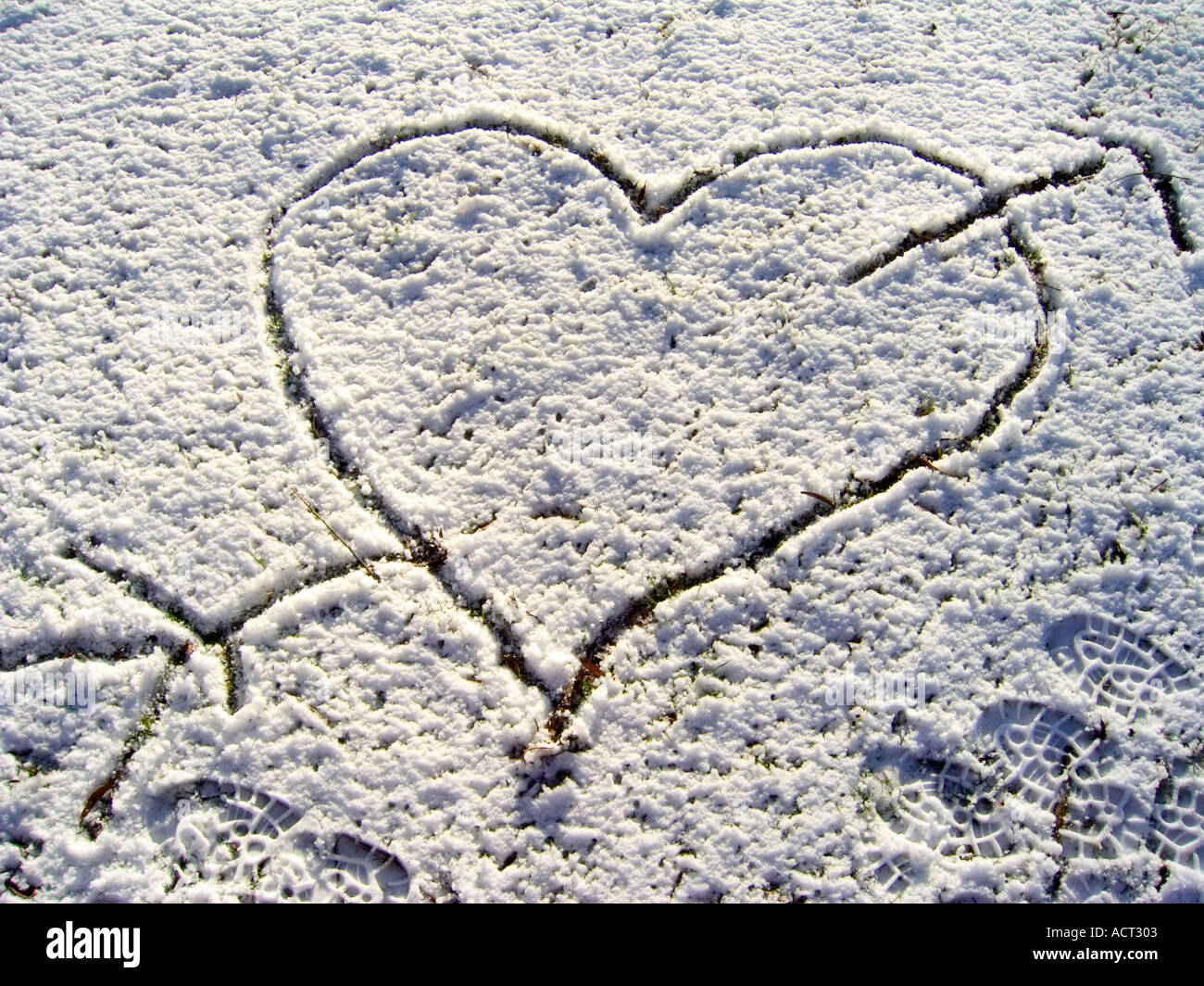 Drawing heart arrow through in hi-res stock photography and images - Alamy