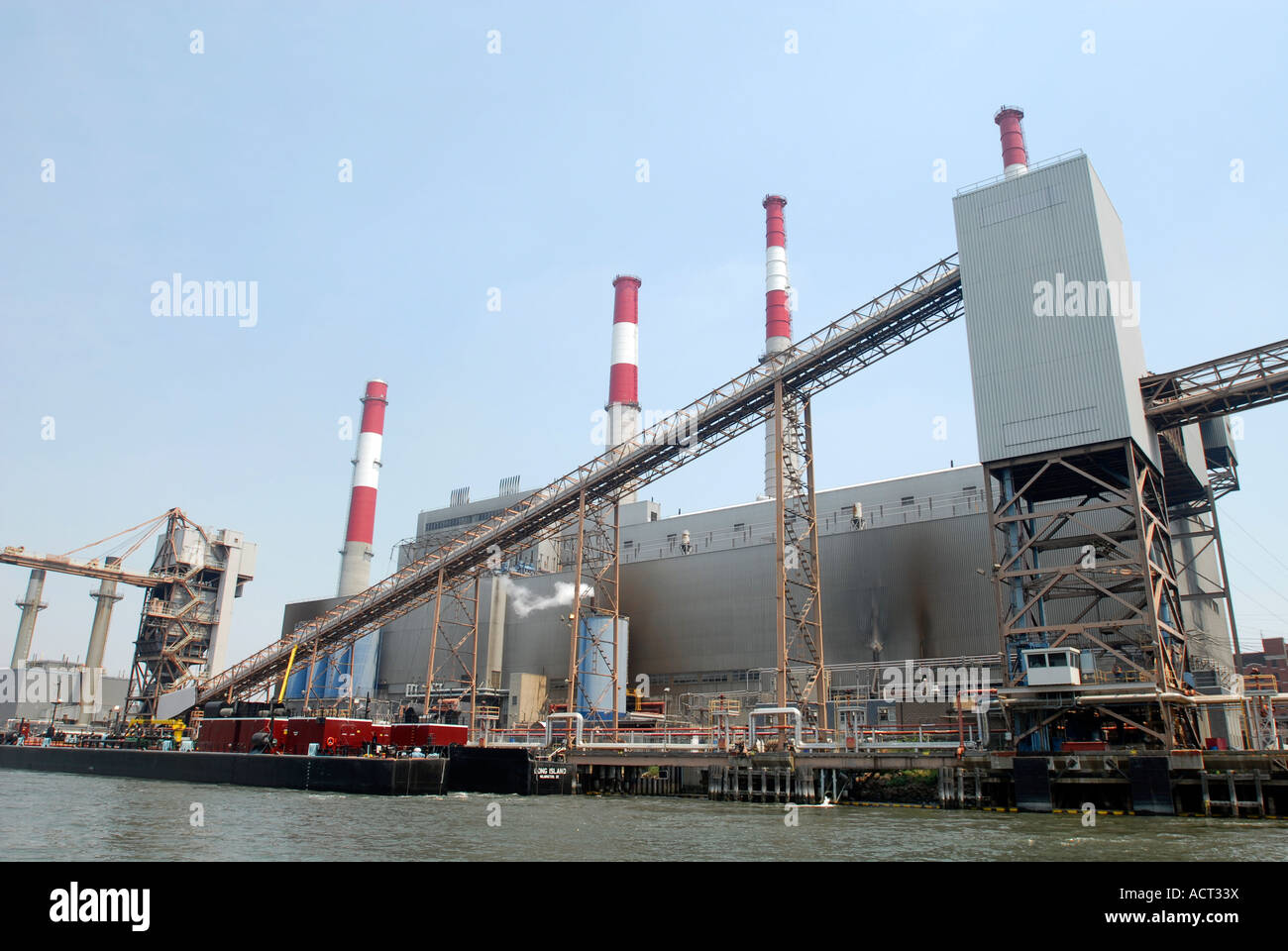Keyspan Energys Ravenswood Big Allis generating station in Long Island ...
