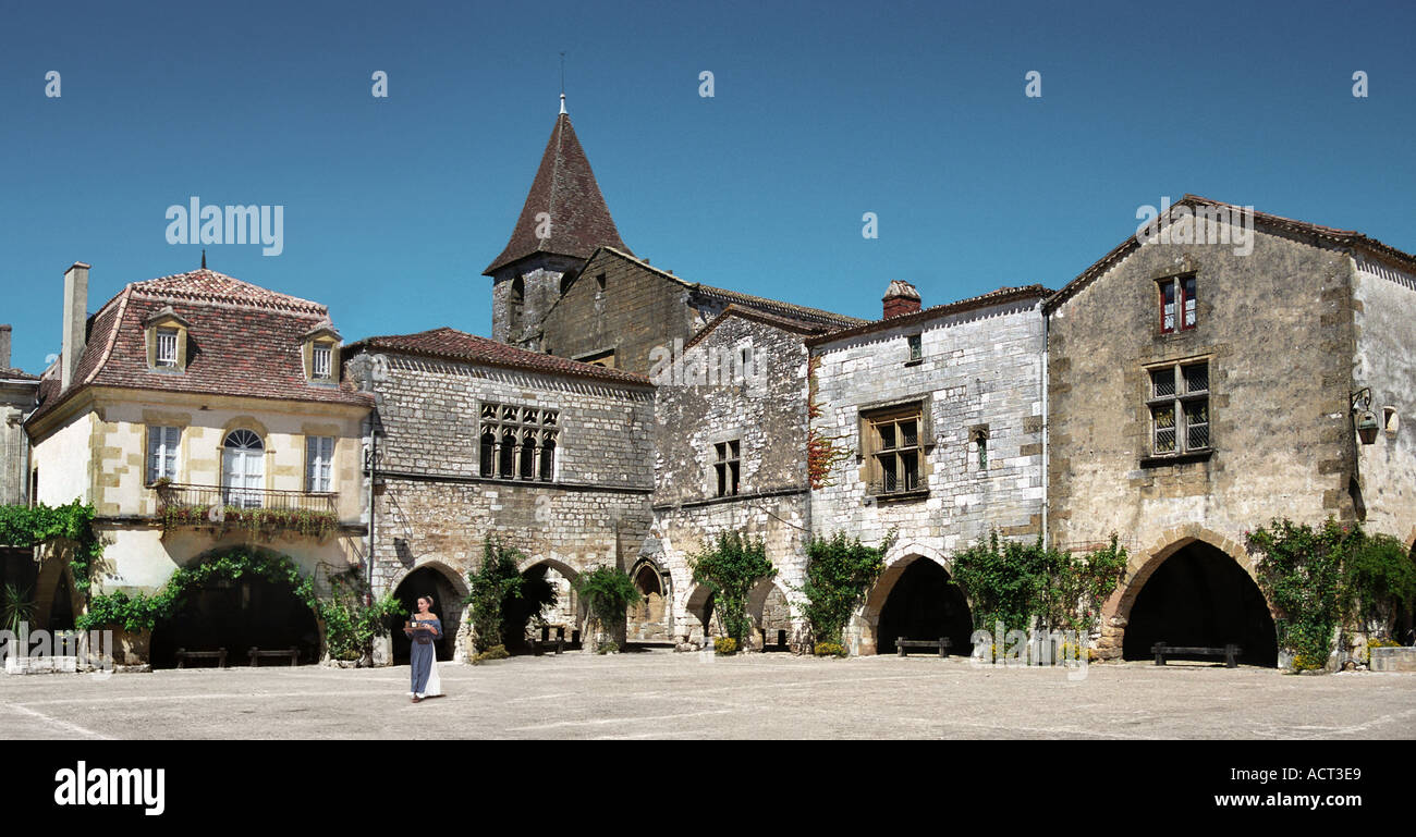 Monpazier village and serving girl in medieval dress Stock Photo - Alamy