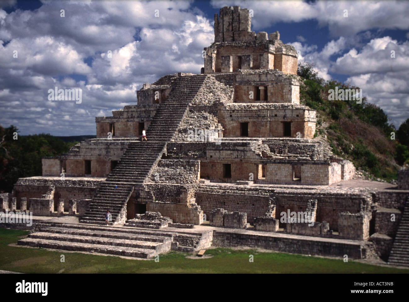 Maya temple Edificio de los cinco pisos, Edzna, Campeche, Mexico Stock ...