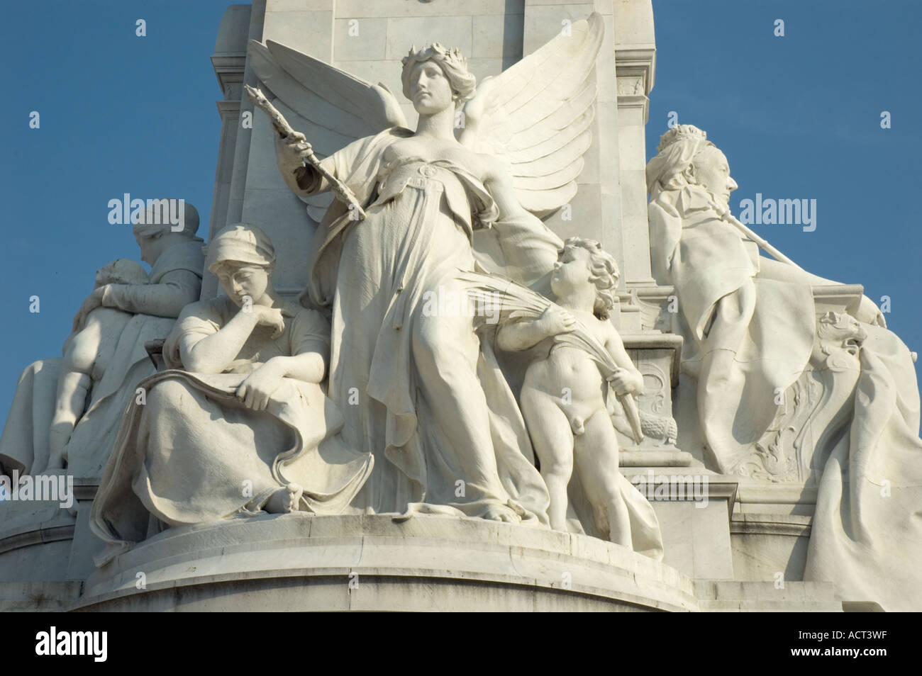 Close up of the Victoria Memorial in front of Buckingham Palace London ...
