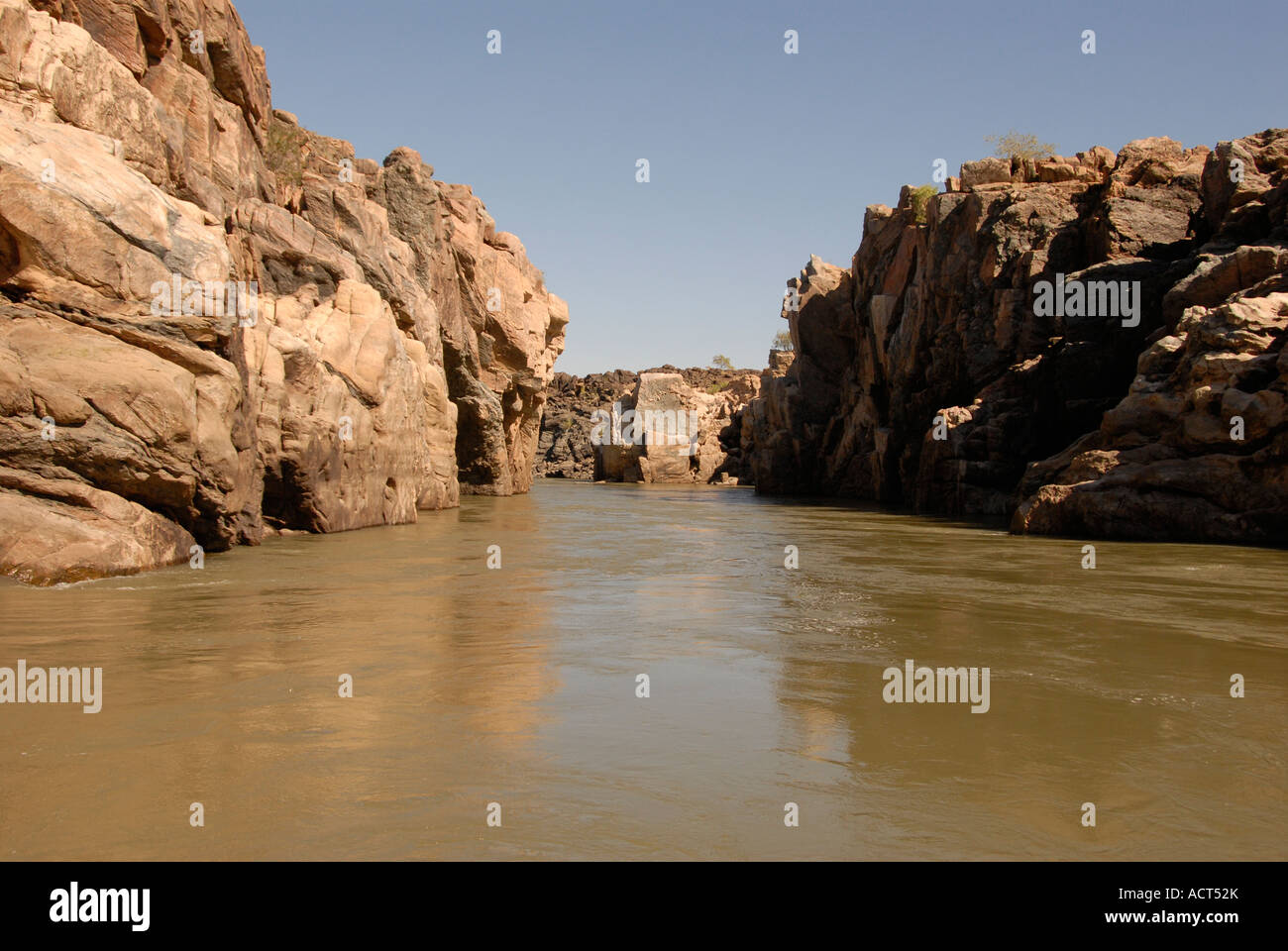 Kunene River Kaokoveld Namibia / Angola Southern Africa Stock Photo - Alamy