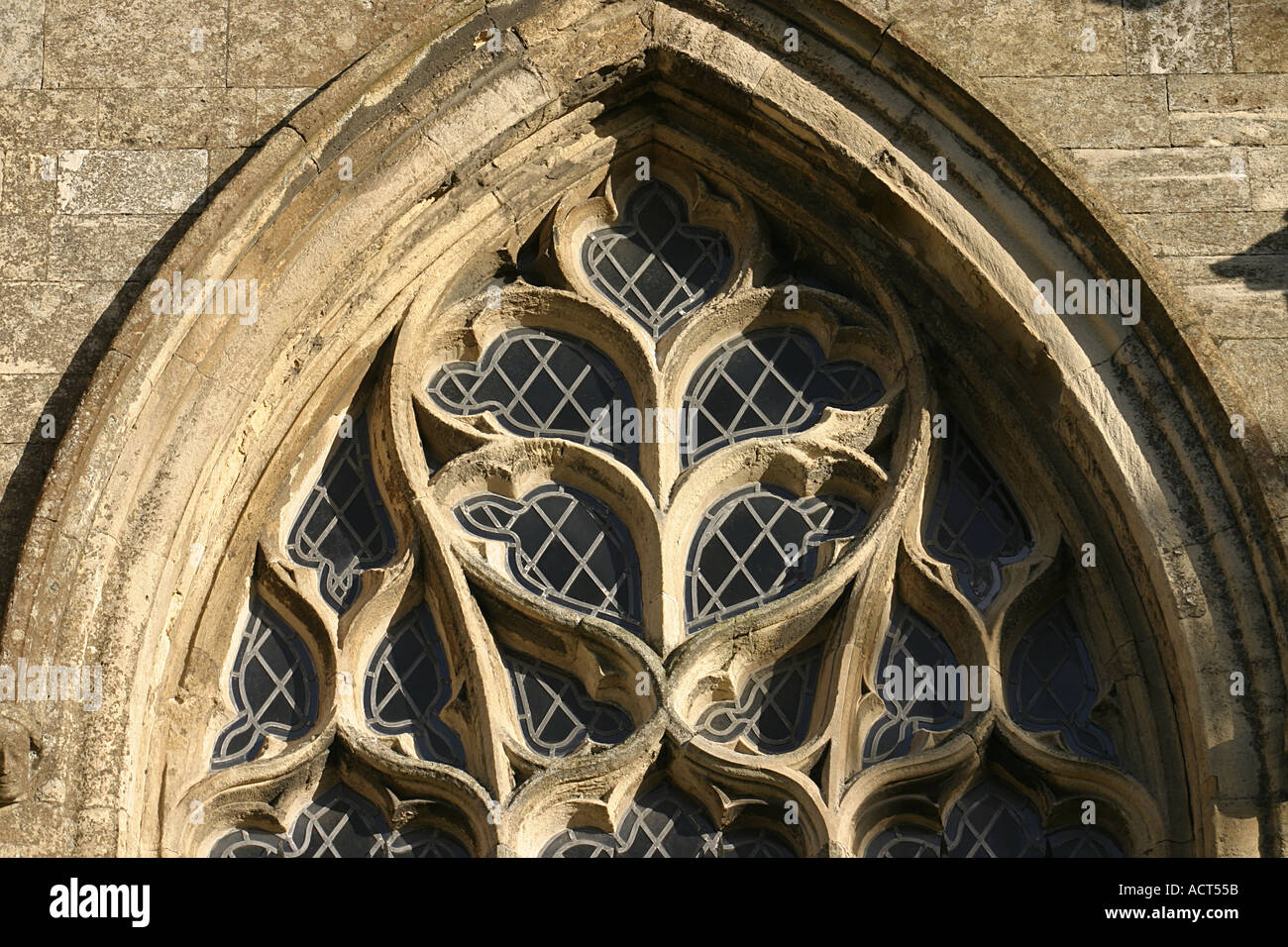 Reticulated tracery church window hi-res stock photography and images ...