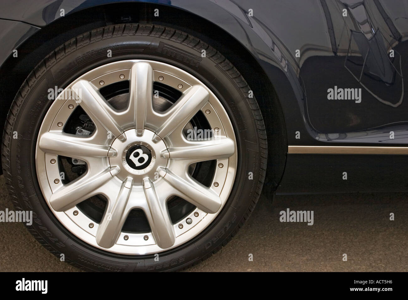 Bentley Continental 9 spoke alloy wheel Stock Photo - Alamy