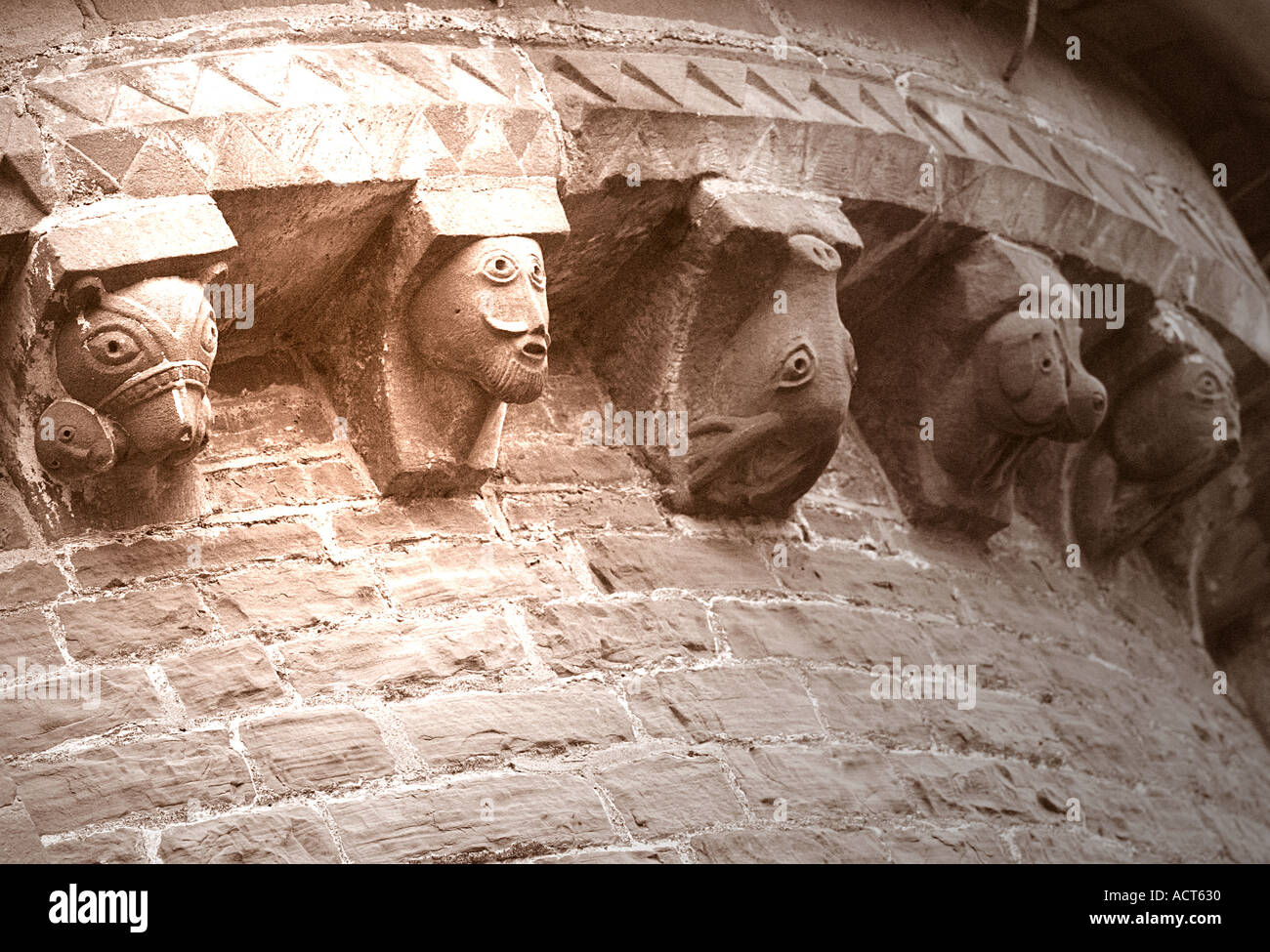 Corbel table hi-res stock photography and images - Alamy