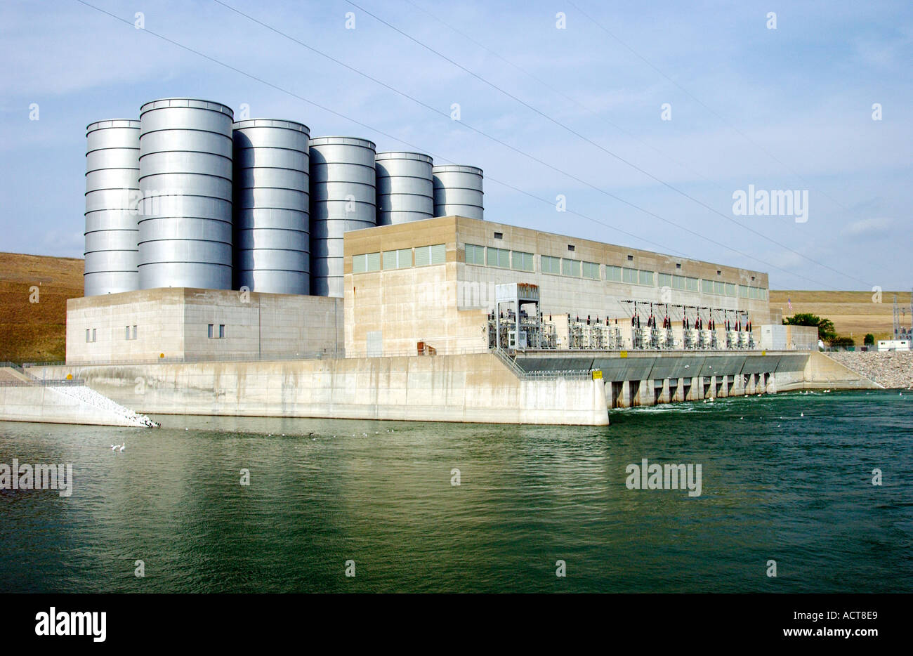Garrison dam hi-res stock photography and images - Alamy