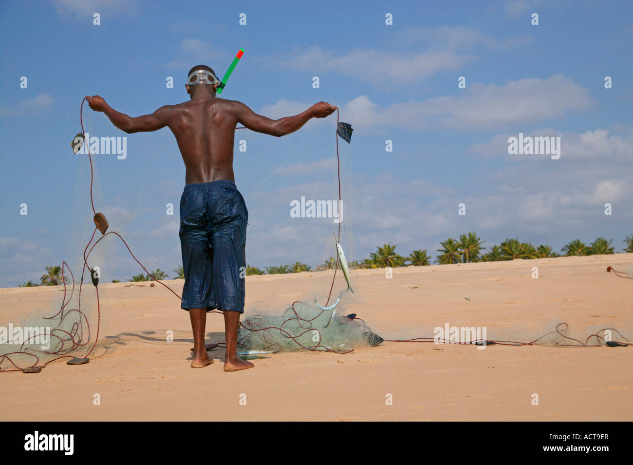African subsistence fisherman hi-res stock photography and images - Alamy