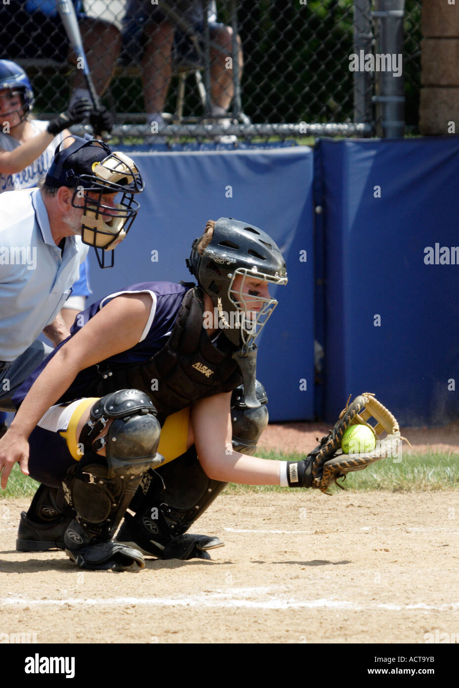 Softball catcher hi-res stock photography and images - Alamy