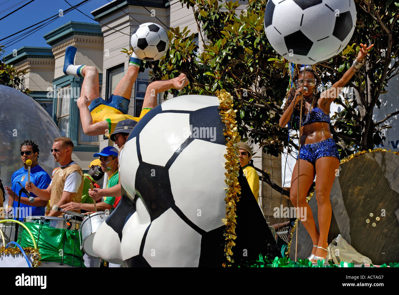 Celebrating soccer hi-res stock photography and images - Alamy